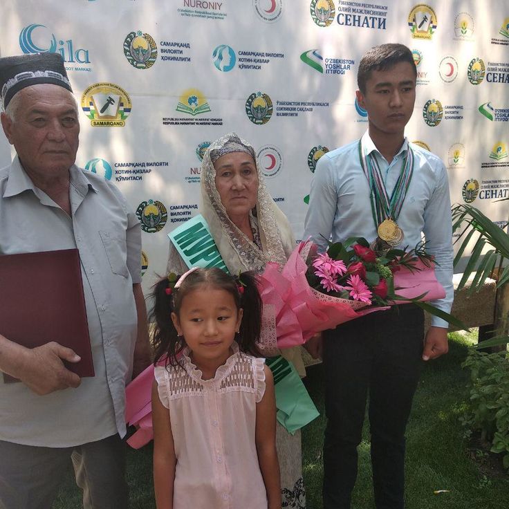 Samarqandning ibratli oilalari taqdirlanmoqda (foto) - zarnews.uz